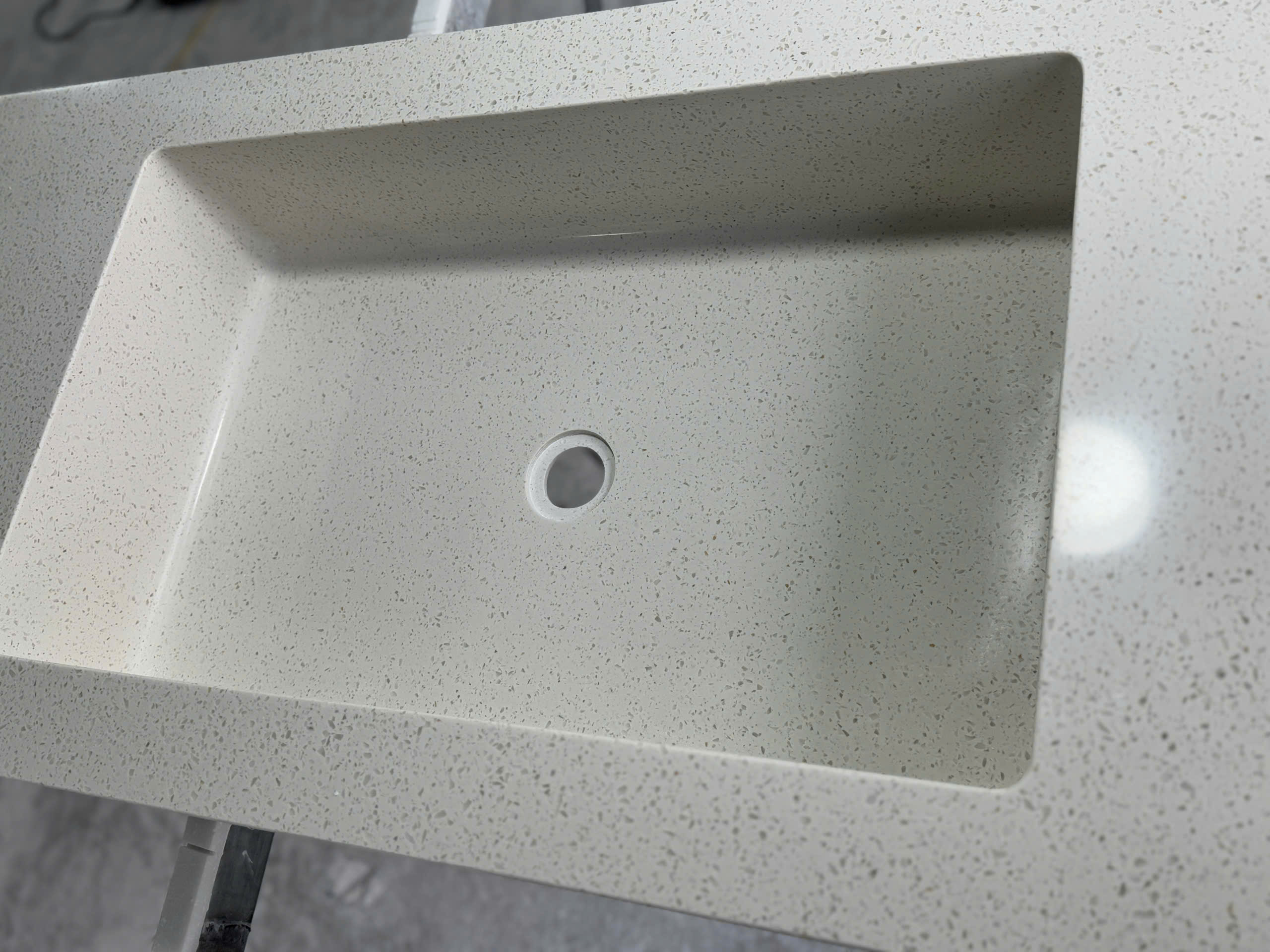 ET109 MOON CUBIC – Atlas Solid Surface